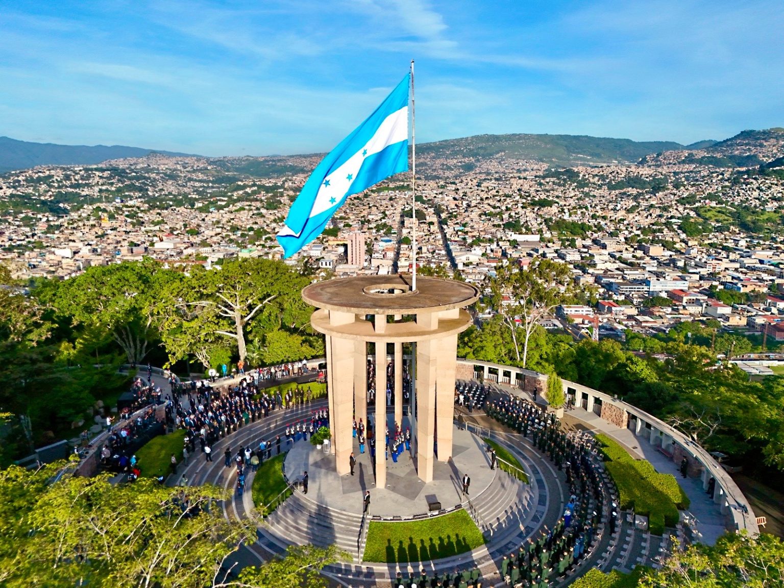 01 de Septiembre, Día de la Bandera Nacional, marca el inicio de las ...